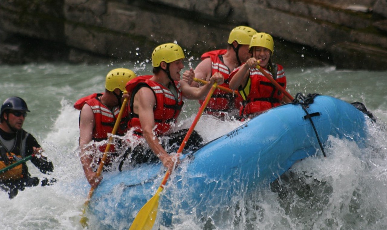 5 Reasons Why a Rafting Trip Is a Perfect Team Building Activity - Icydk