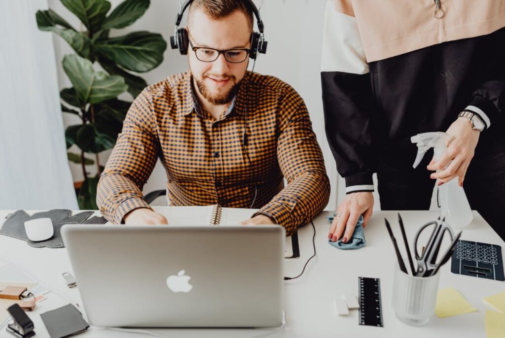 4 Simple Things to Keep Your Workspace Clean - Icydk