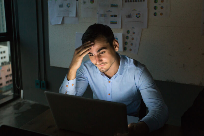 The Hidden Hazards of Digital Devices and Blue Light On Our Eyes - Icydk